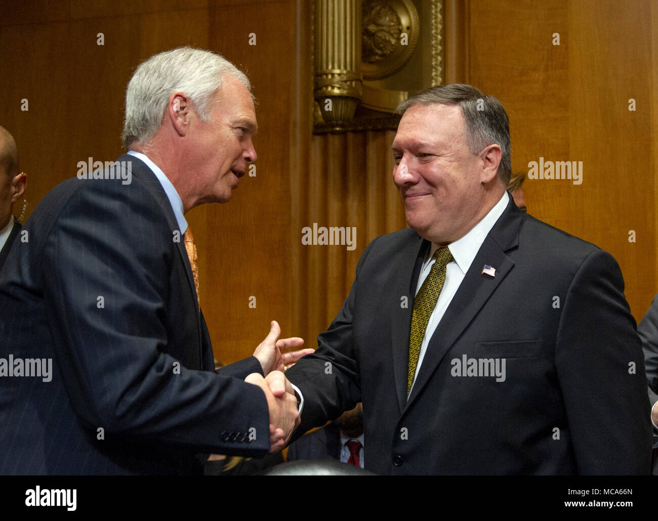 Washington, USA. 12 Apr, 2018. CIA-Direktor Mike Pompeo, rechts, ist ...