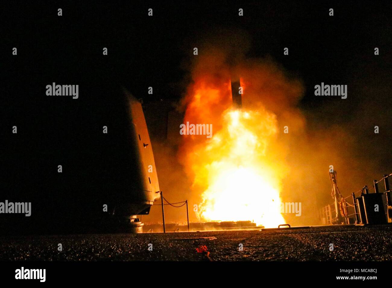 Amerikanische tomahawk raketen -Fotos und -Bildmaterial in hoher ...