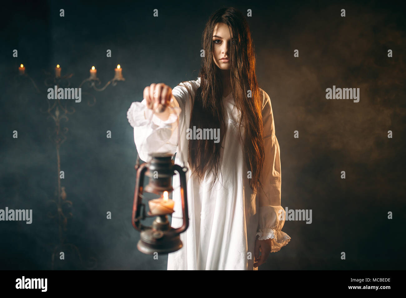 Dunkle magie -Fotos und -Bildmaterial in hoher Auflösung – Alamy