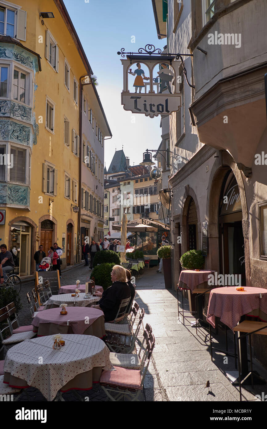 Bozen, Altstadt gasse, Südtirol, Italien Stockfotografie - Alamy