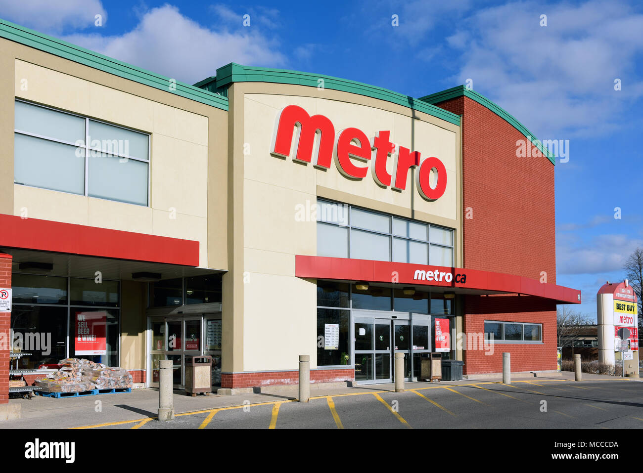 Metro store -Fotos und -Bildmaterial in hoher Auflösung – Alamy