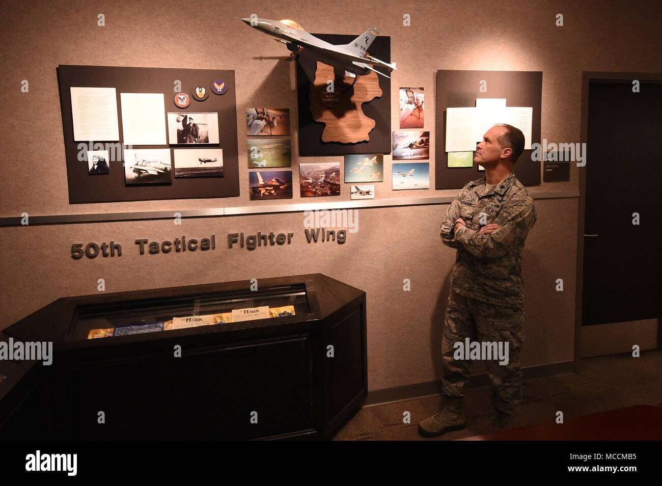 Oberstleutnant Scott Hermann, Leiter Sicherheit, 50th Space Wing ...