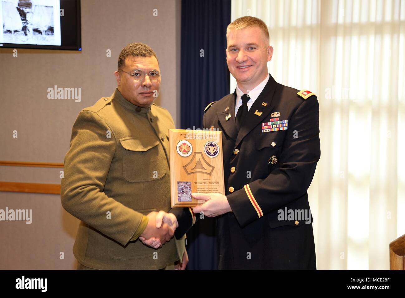Garnison stellvertretender Kommandeur Oberstleutnant Jared T. Corsi ...