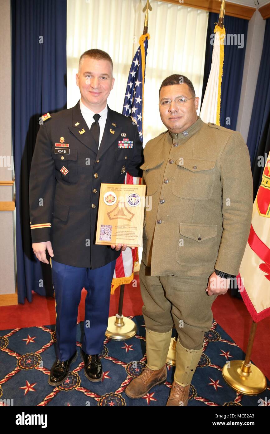 Garnison stellvertretender Kommandeur Oberstleutnant Jared T. Corsi ...