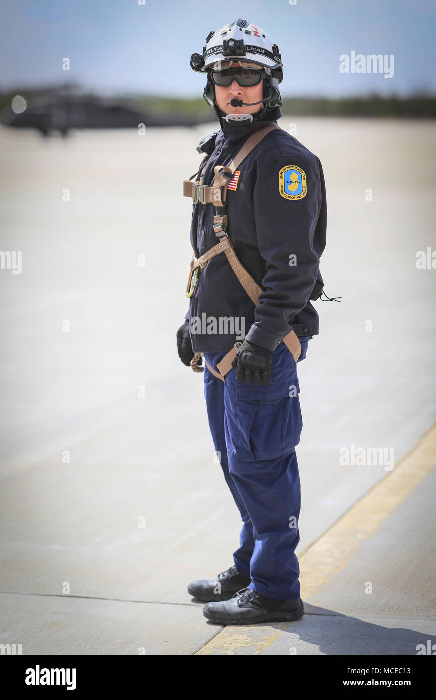 Bill Szencsak, Communications Specialist mit New Jersey Task Force One ...