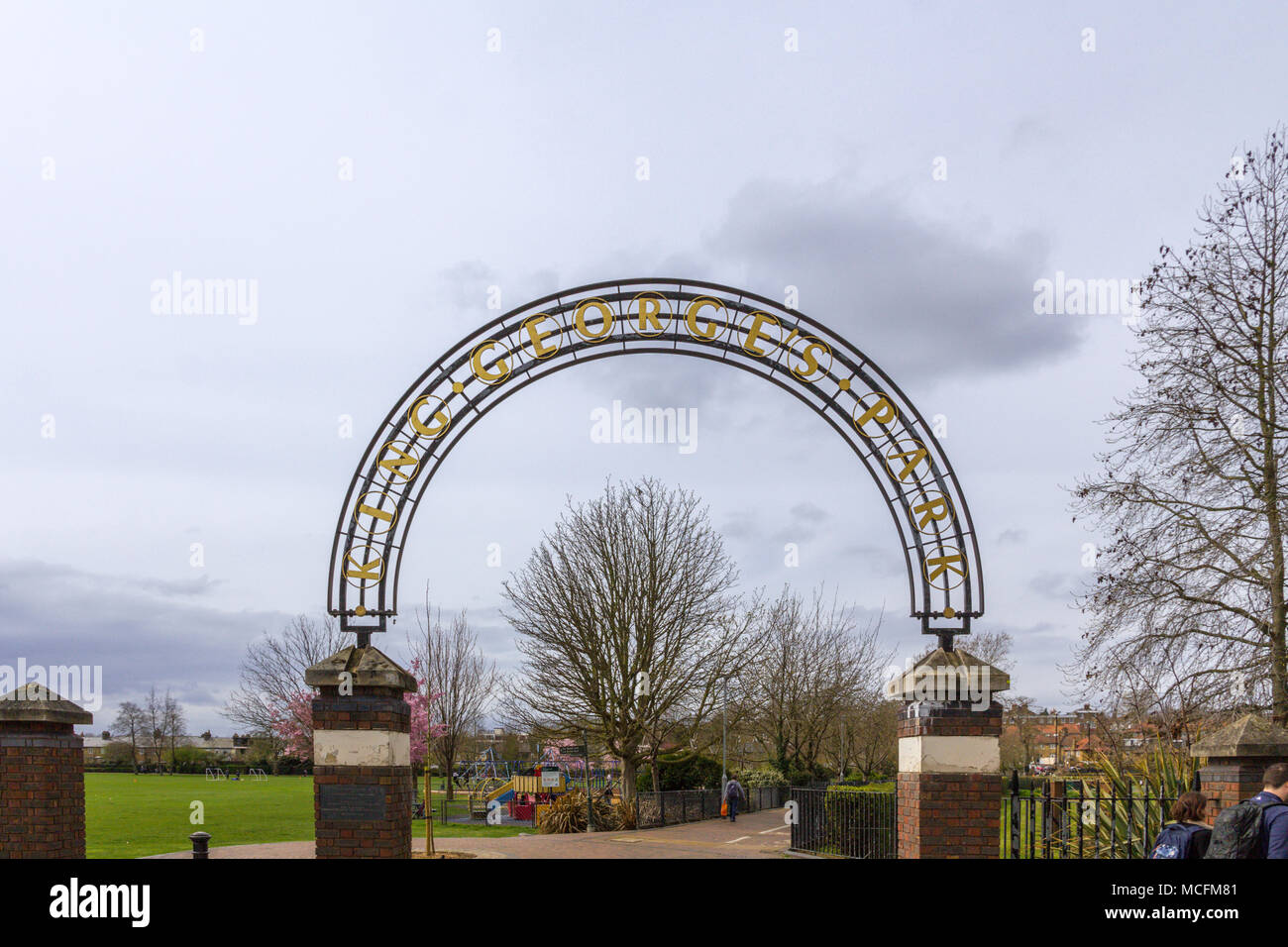 Einen Bogen über dem Eingang zum King George's Park, ehemals ...