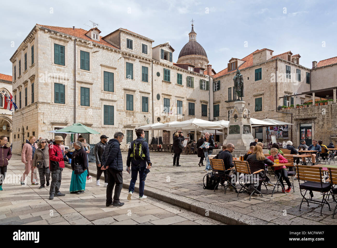 Gundulic square -Fotos und -Bildmaterial in hoher Auflösung – Alamy