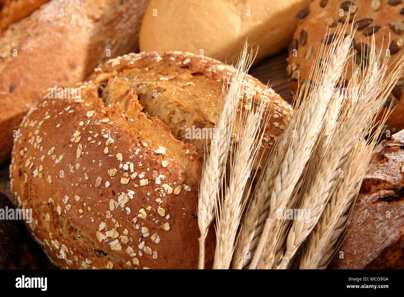 Brot und Brötchen in der heutigen Zeit treten in vielen Arten und ...