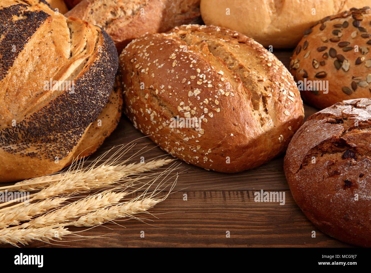 Brot und Brötchen in der heutigen Zeit treten in vielen Arten und ...