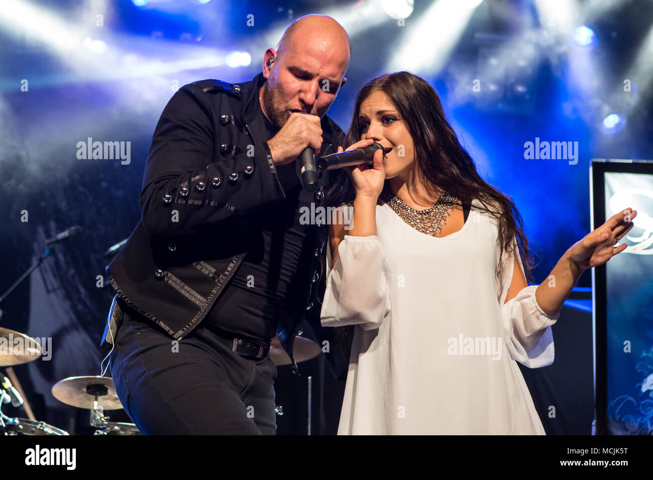 Die Österreichische Symphonic-Metal-Band Serenity mit Sänger Georg ...