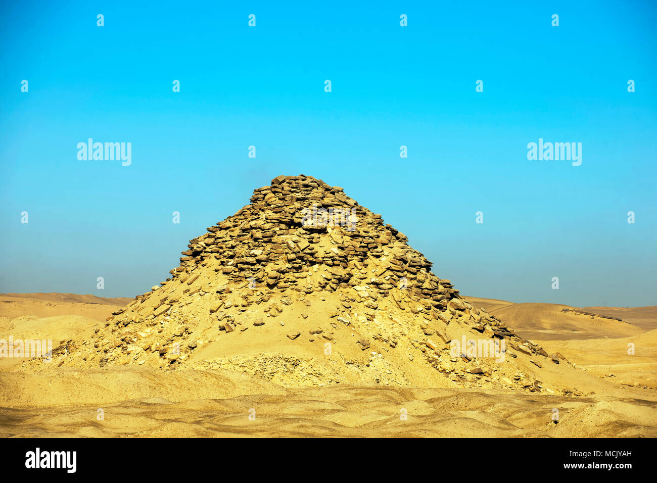 Userkaf pyramid -Fotos und -Bildmaterial in hoher Auflösung – Alamy