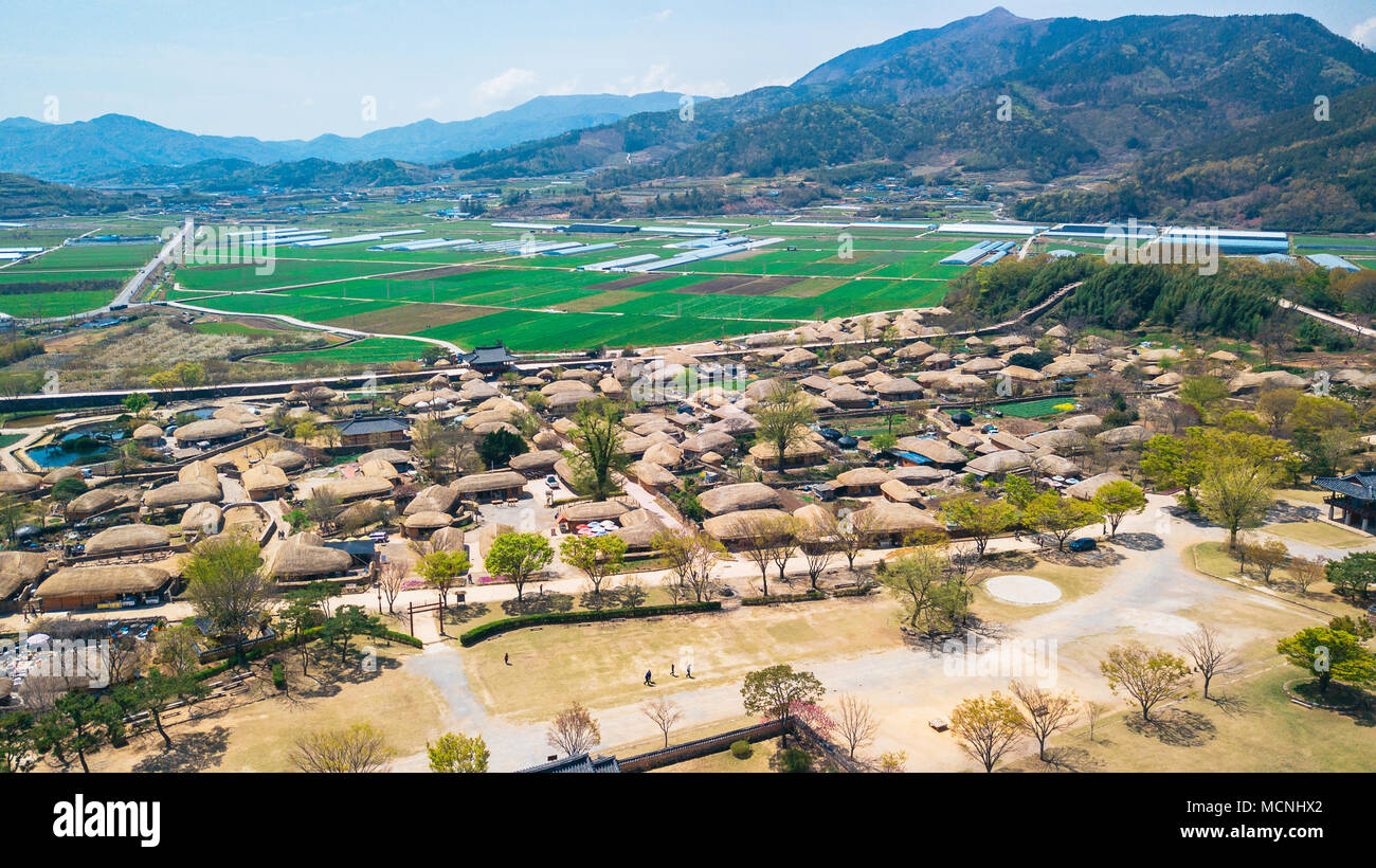 Luftaufnahme der traditionellen Folk Village in Suncheon city von ...