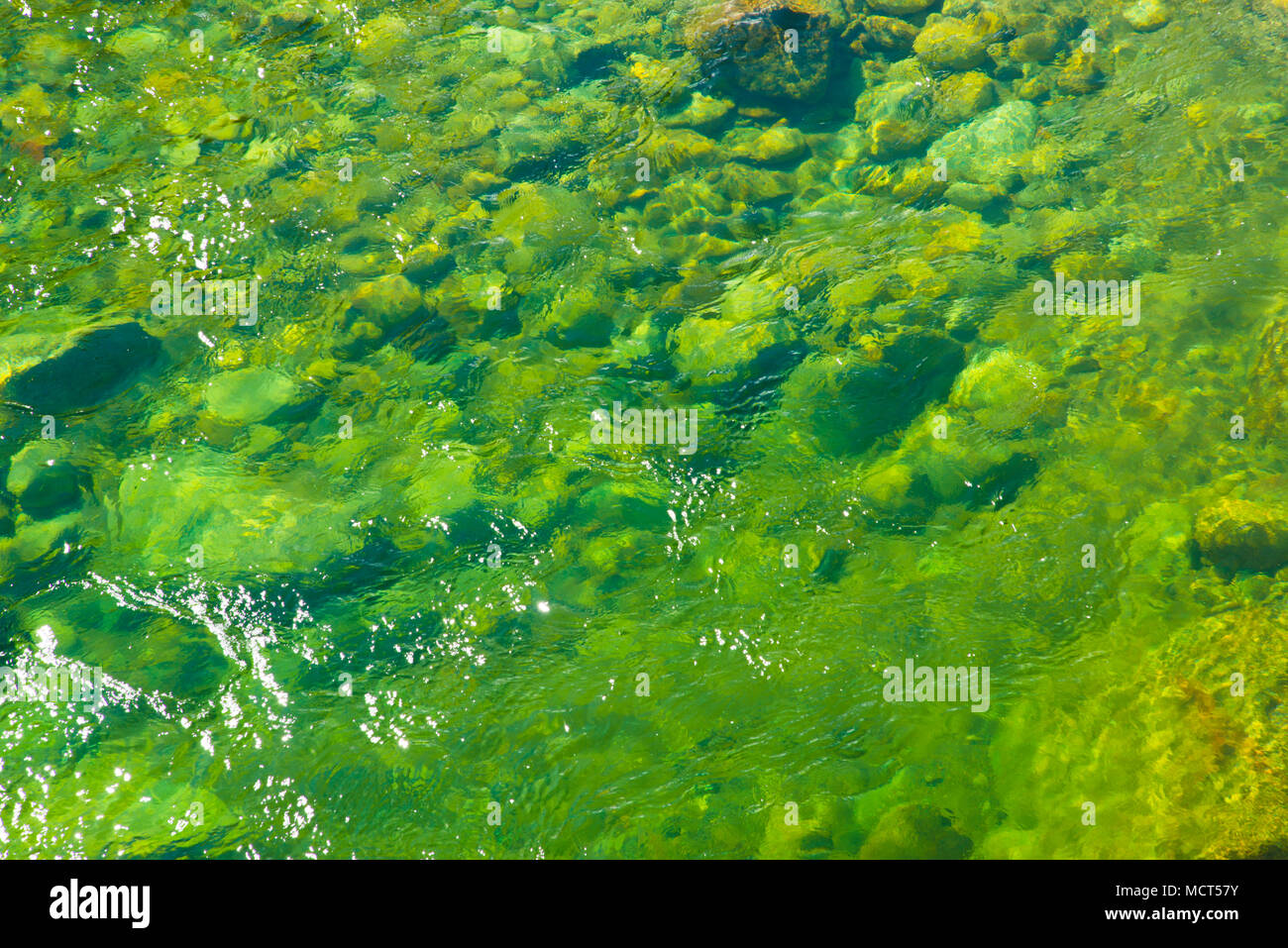 Fluss wasser hintergrund -Fotos und -Bildmaterial in hoher Auflösung ...