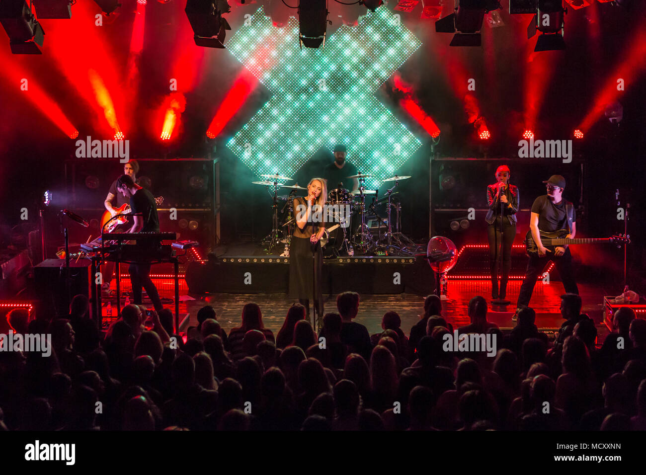 Die deutsche Elektro-Pop und Singer/Songwriter band Glasperlenspiel mit ...