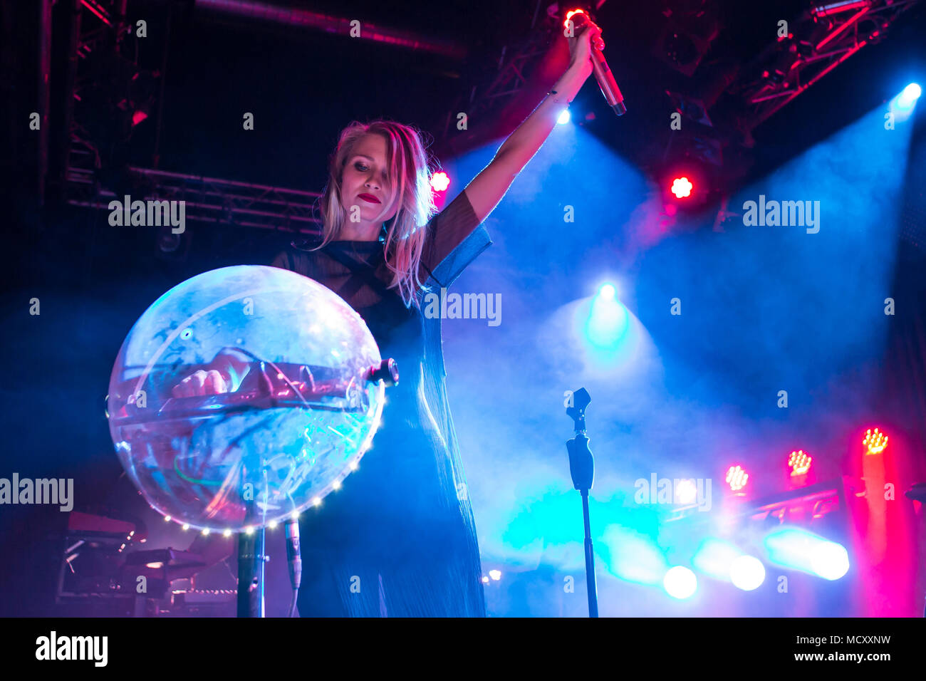 Die deutsche Elektro-Pop und Singer/Songwriter band Glasperlenspiel mit ...