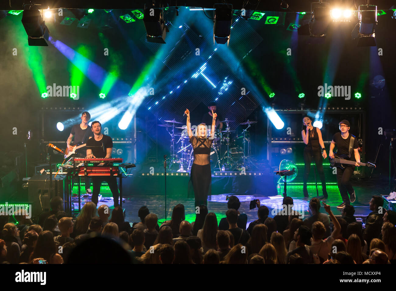 Die deutsche Elektro-Pop und Singer/Songwriter band Glasperlenspiel mit ...