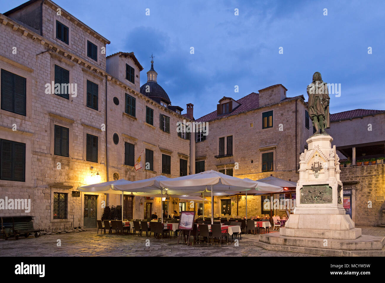 Gundulic square -Fotos und -Bildmaterial in hoher Auflösung – Alamy