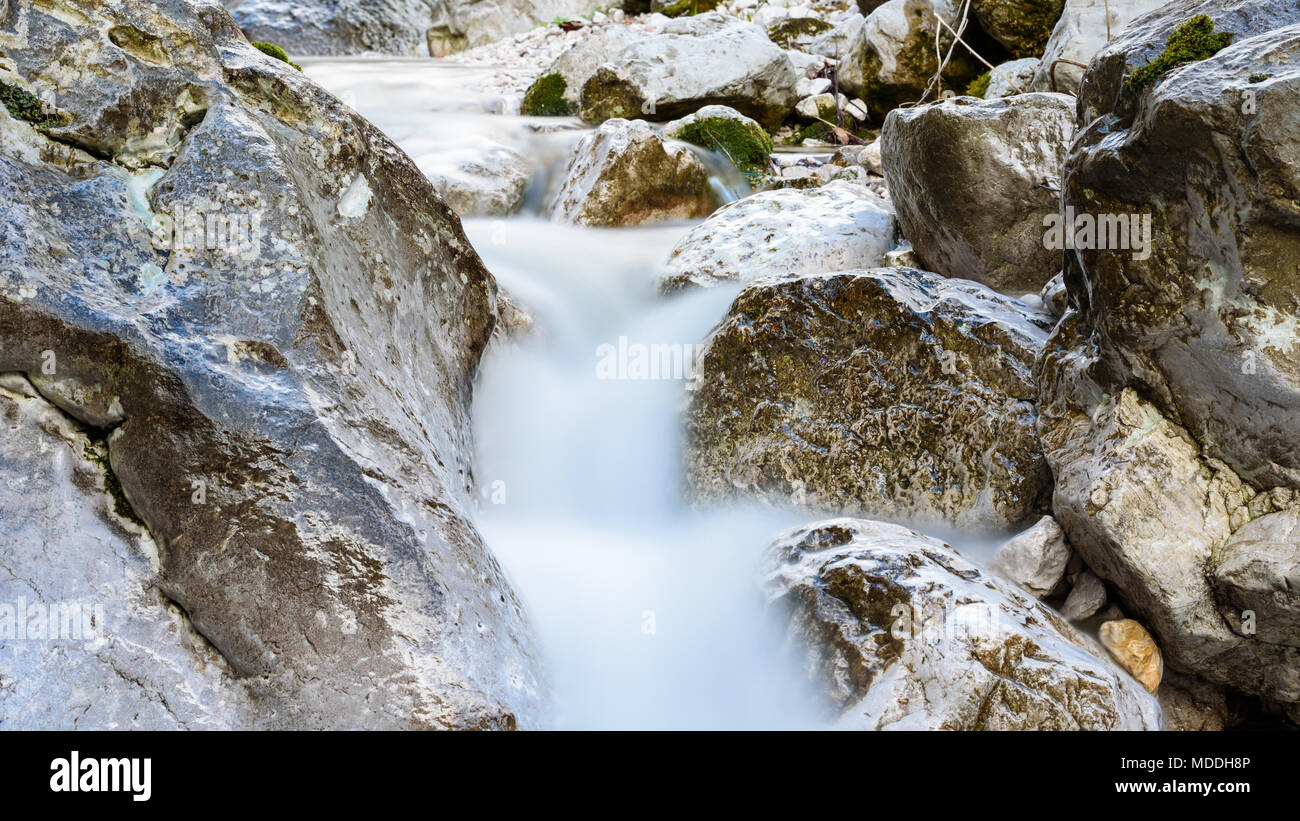 Silk water -Fotos und -Bildmaterial in hoher Auflösung – Alamy