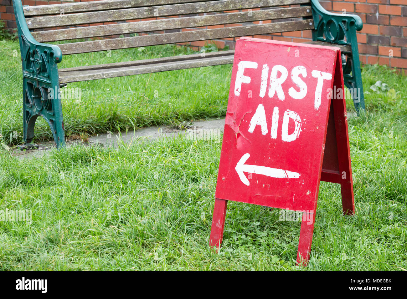 First aid sign -Fotos und -Bildmaterial in hoher Auflösung – Alamy