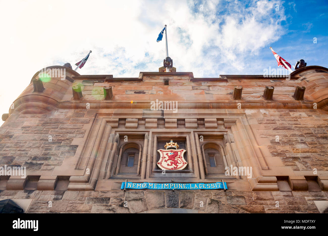 Das Edinburgh Castle Torhaus Eingang Fassade mit dem Löwen Crest und ...