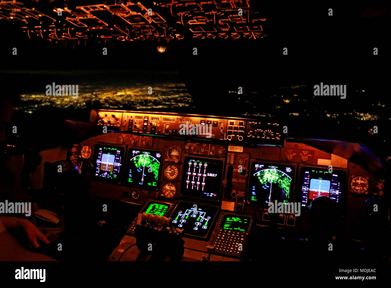 Cockpit boeing 747 in flight -Fotos und -Bildmaterial in hoher ...
