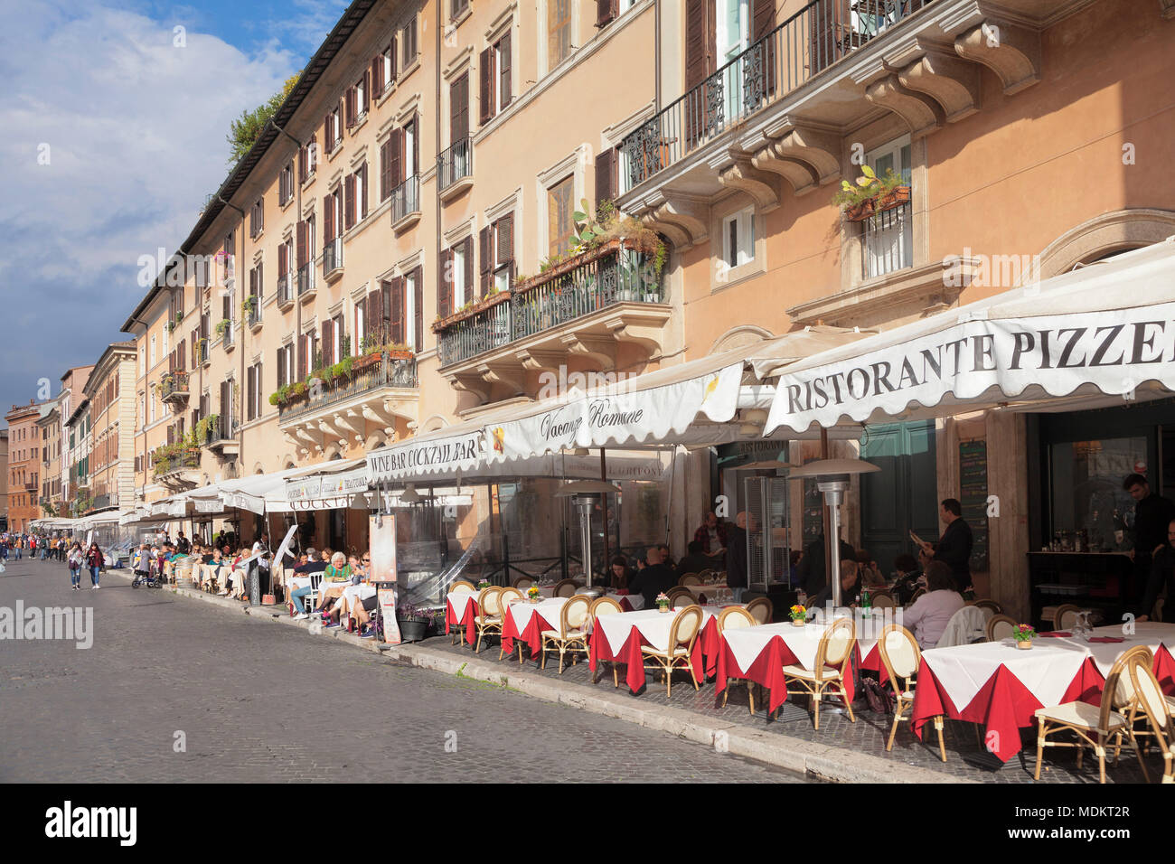 Restaurants und Straßencafés auf der Piazza Navona, Rom, Latium ...