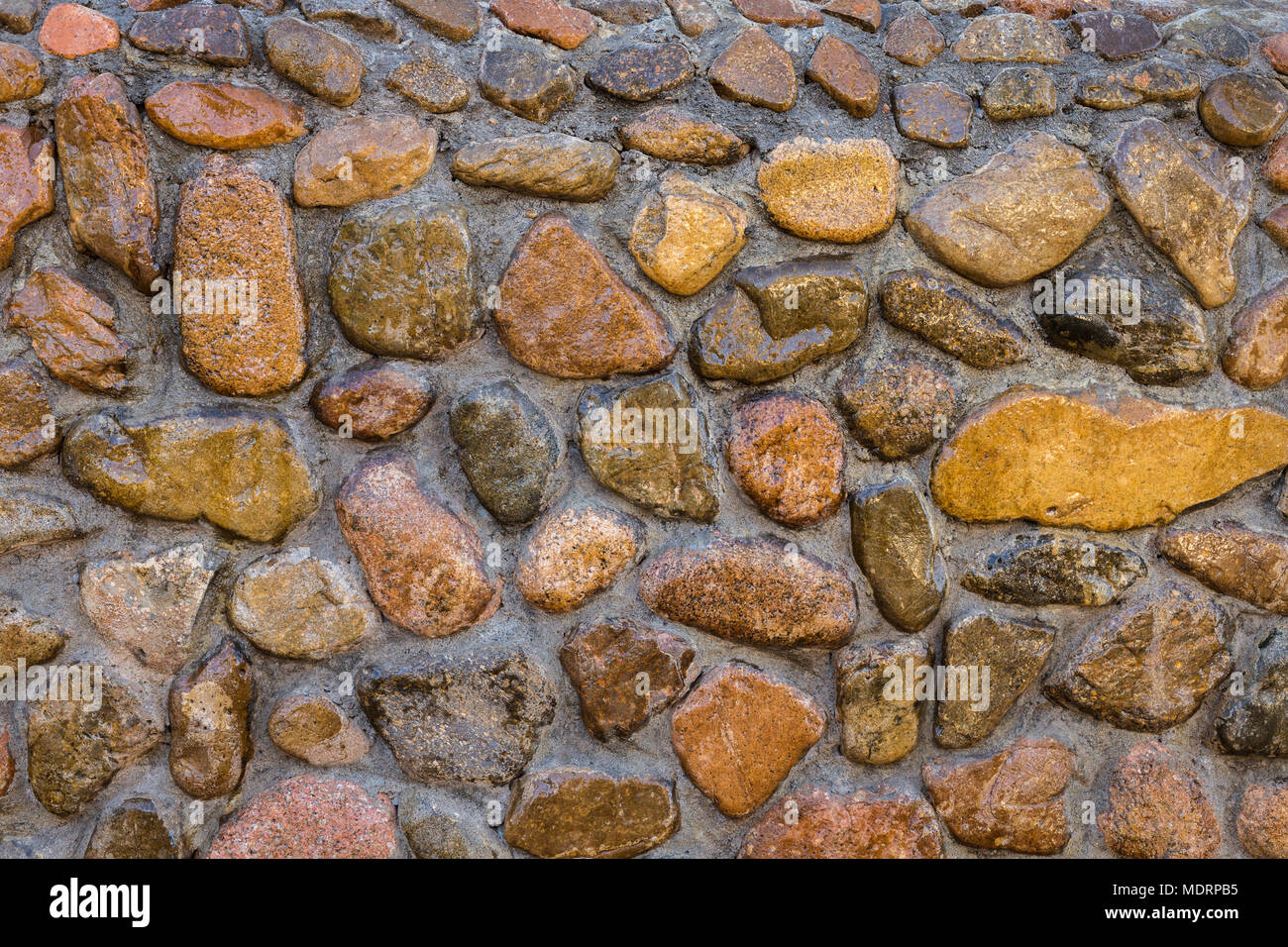 Pflaster aus farbigen steinen -Fotos und -Bildmaterial in hoher ...