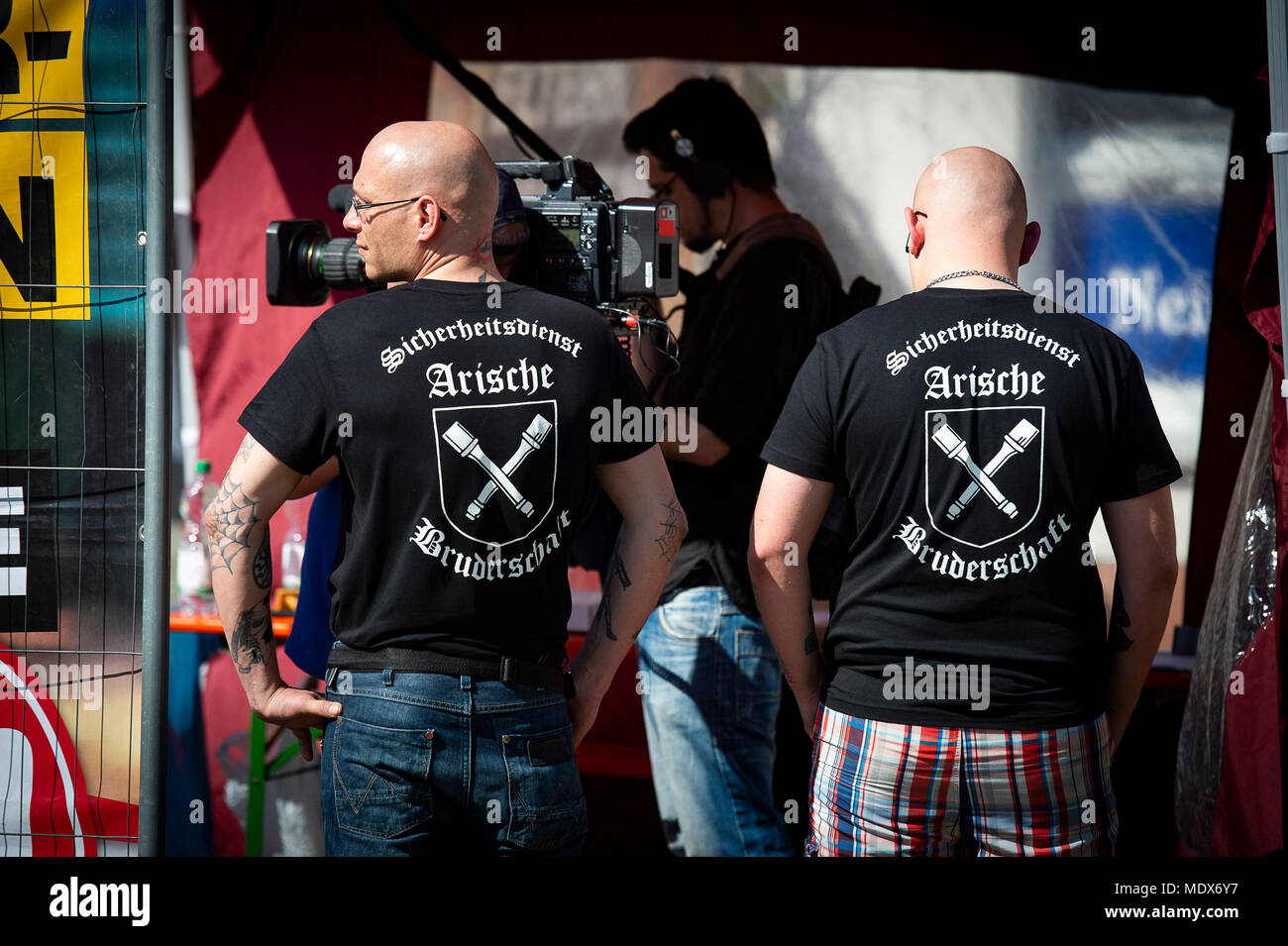 Tätowierungen Mit Symbolen Der Arischen Bruderschaft