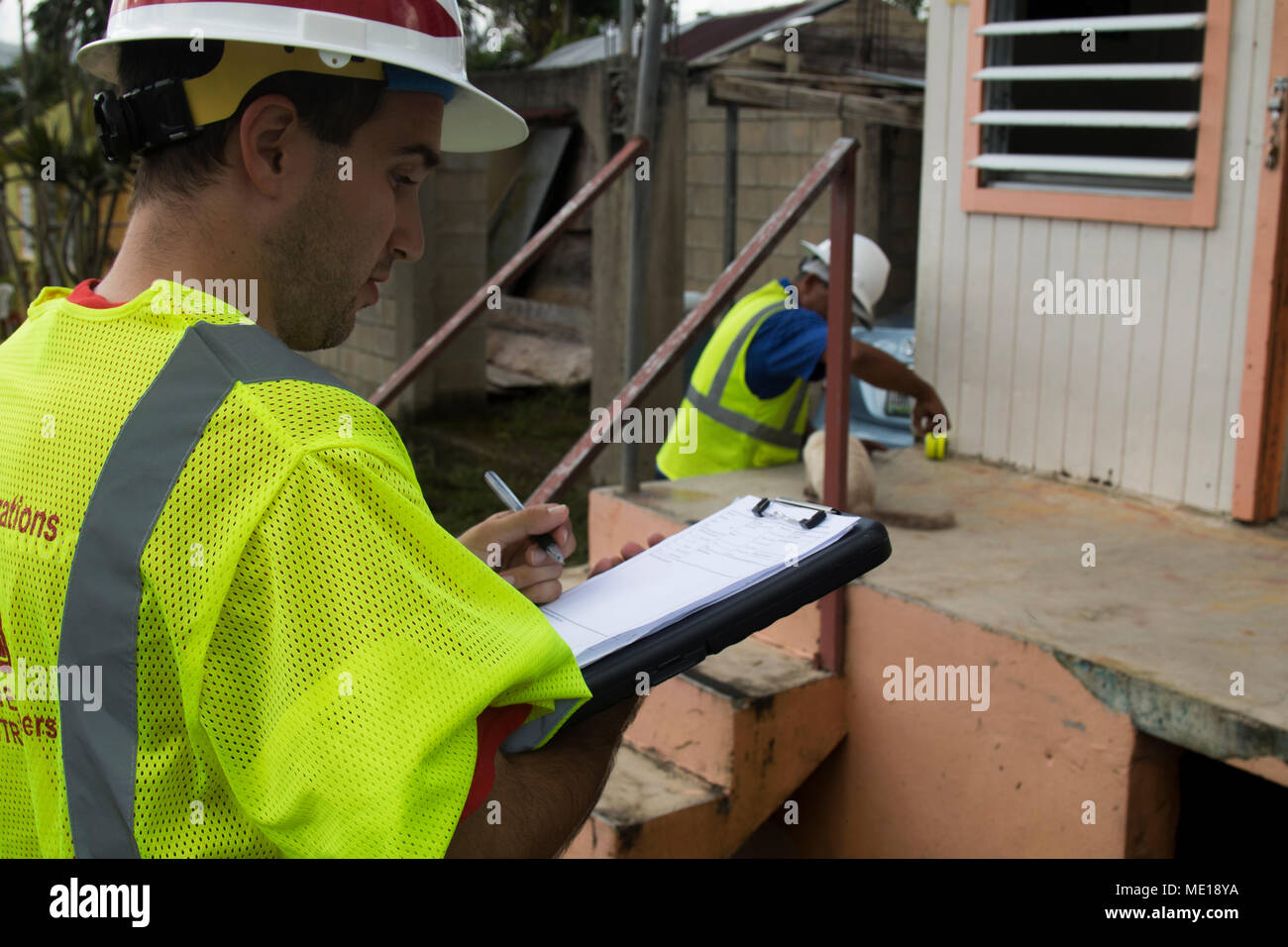 In den Bergen im Zentrum von Puerto Rico, Tim Campion Kontrollen im ...