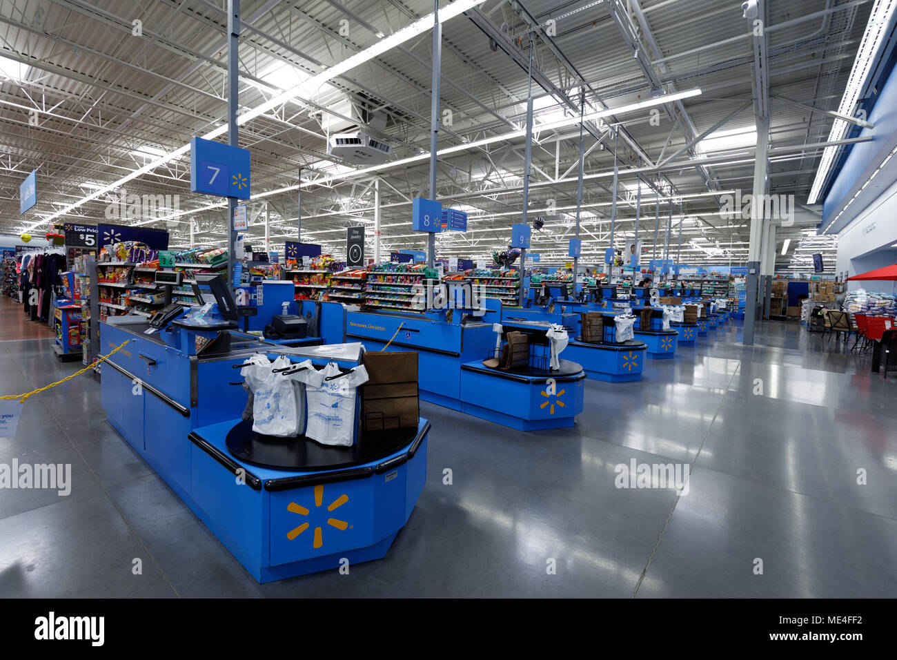 Walmart store interior -Fotos und -Bildmaterial in hoher Auflösung – Alamy
