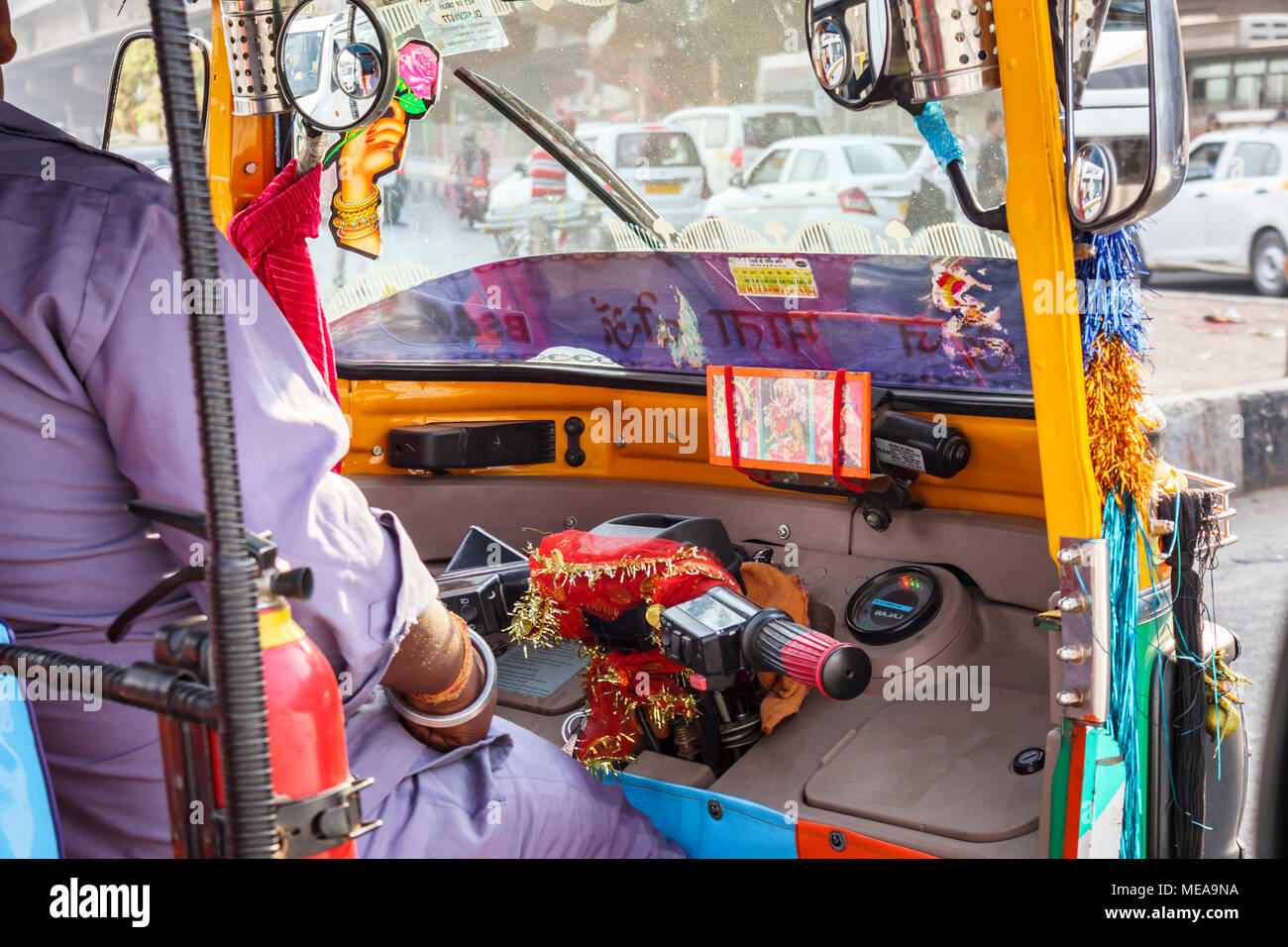 Taxi innenraum indien -Fotos und -Bildmaterial in hoher Auflösung – Alamy