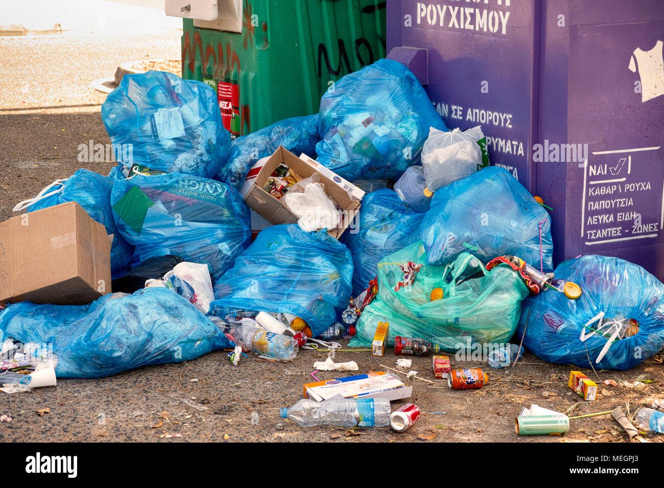 Müllcontainer groß -Fotos und -Bildmaterial in hoher Auflösung – Alamy