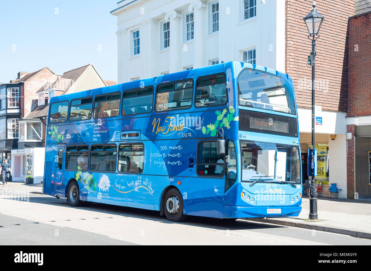 Englisch doppeldeckerbus -Fotos und -Bildmaterial in hoher Auflösung ...