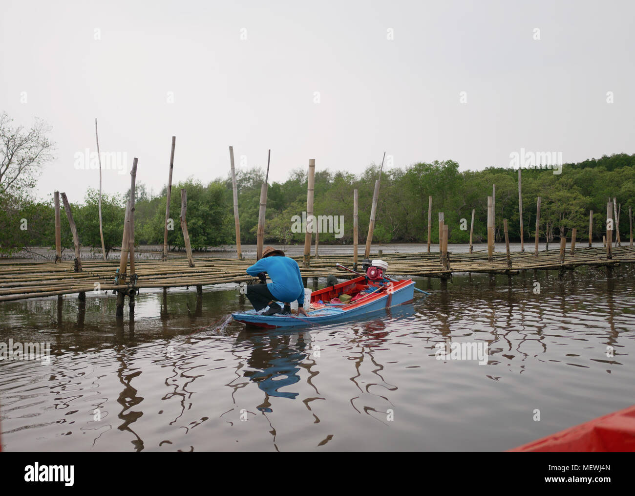 Fischer sitzen -Fotos und -Bildmaterial in hoher Auflösung – Alamy