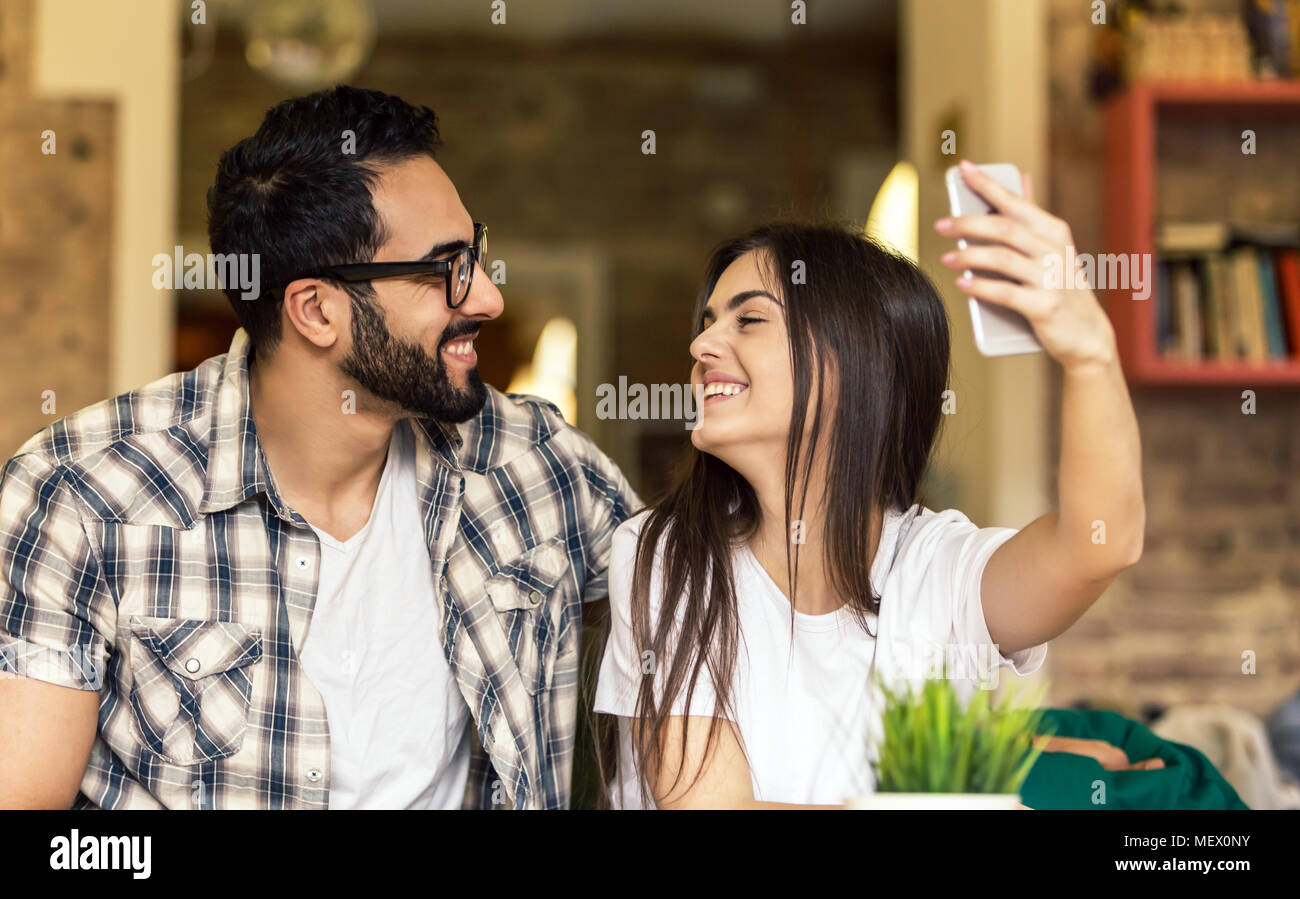 Paar Kollegen Stockfotos und -bilder Kaufen - Alamy