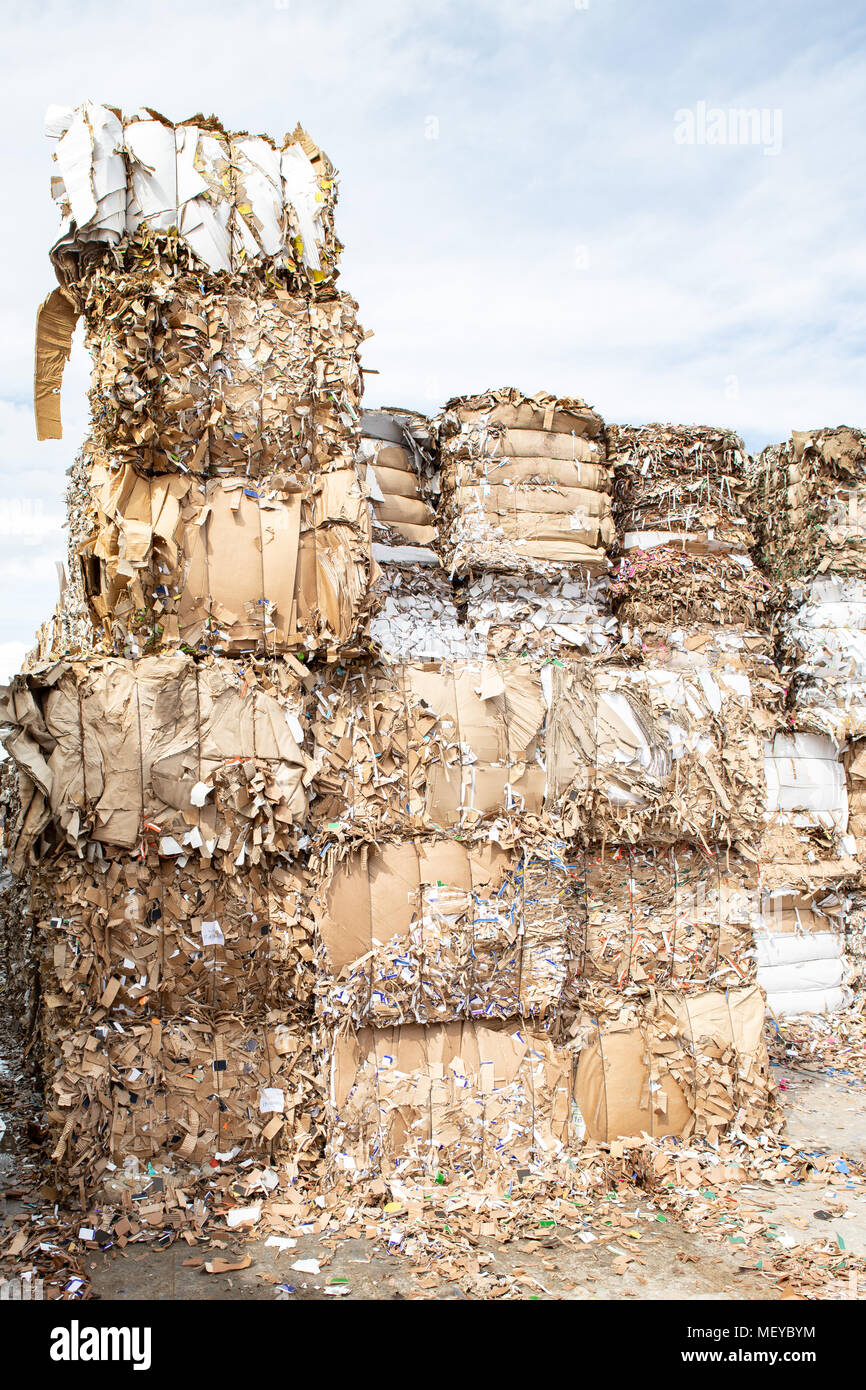 Gepresstes altpapier und pappe -Fotos und -Bildmaterial in hoher ...