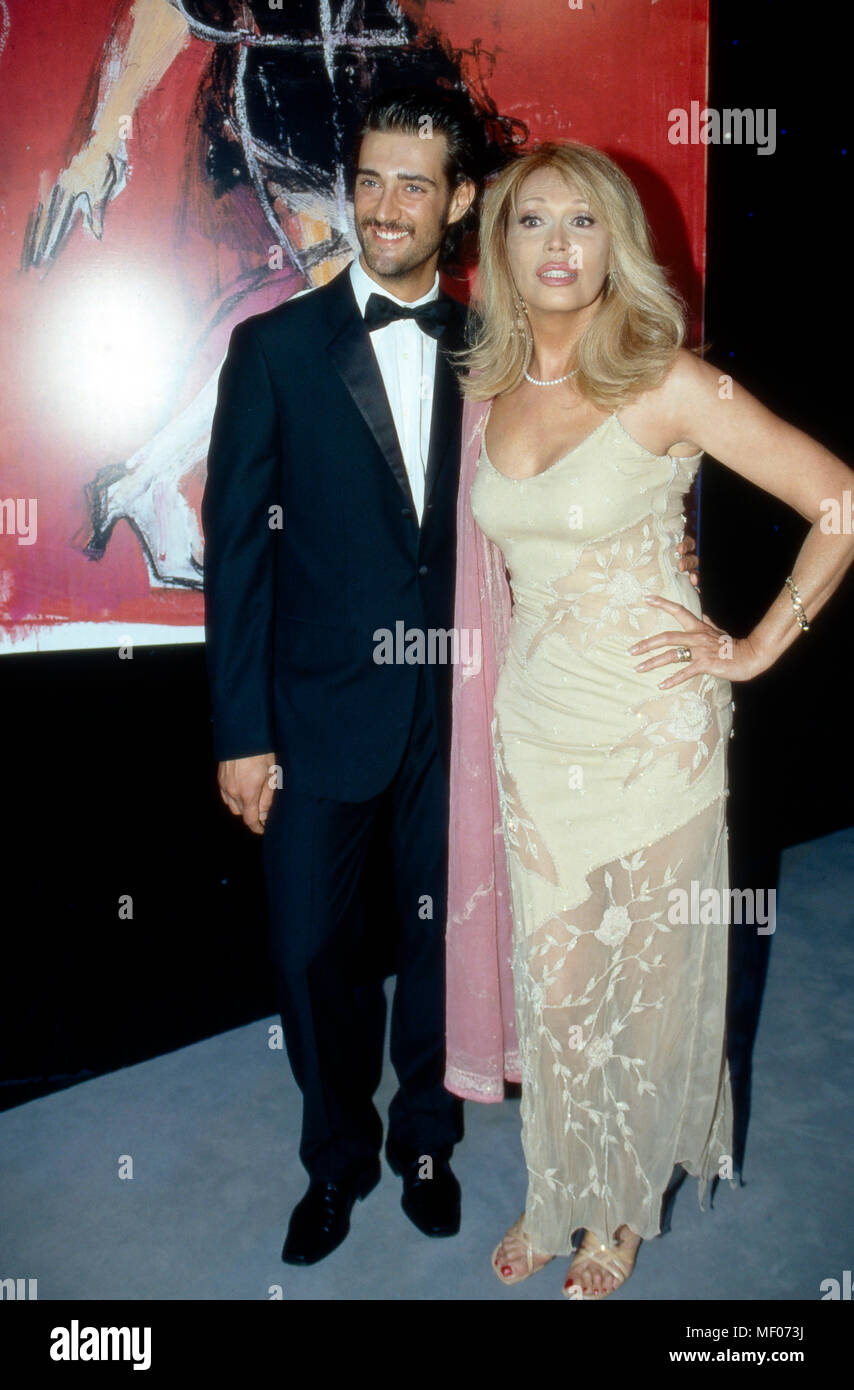 Sängerin Amanda Lear und Lebensgefährte Manuel Casela beim Sommerball ...