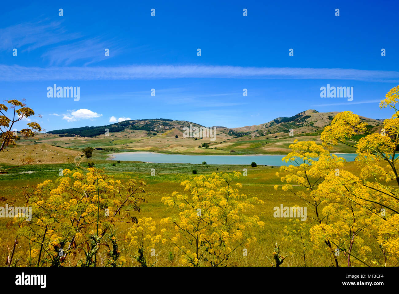 Stausee lago prizzi -Fotos und -Bildmaterial in hoher Auflösung – Alamy