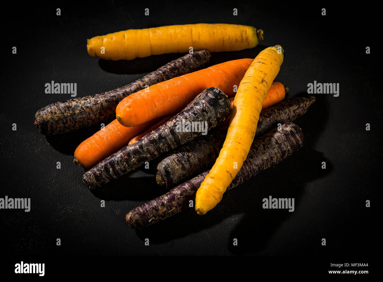 Karotten im boden -Fotos und -Bildmaterial in hoher Auflösung – Alamy