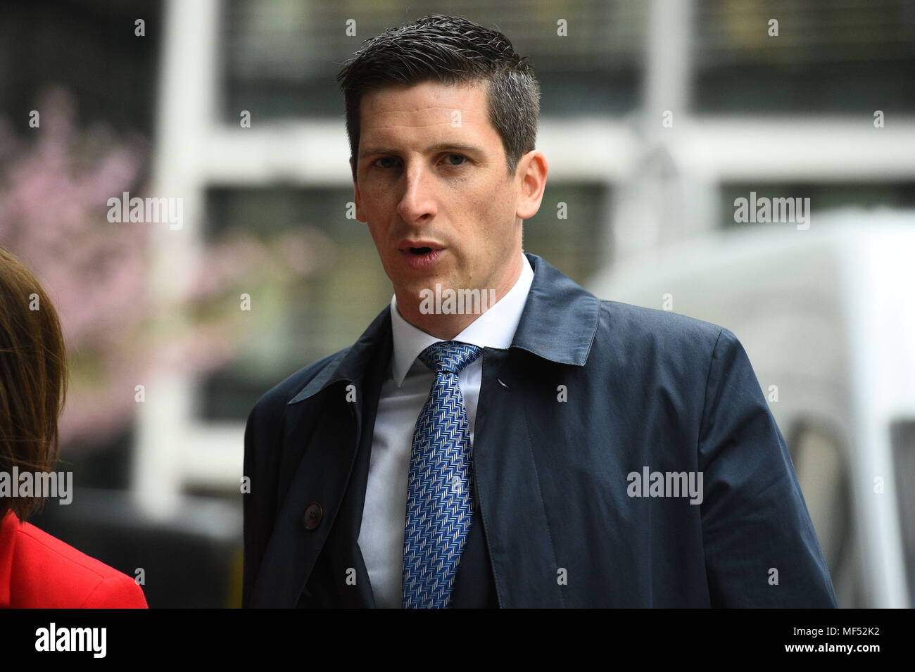 Sir cliff richard dan johnson -Fotos und -Bildmaterial in hoher ...