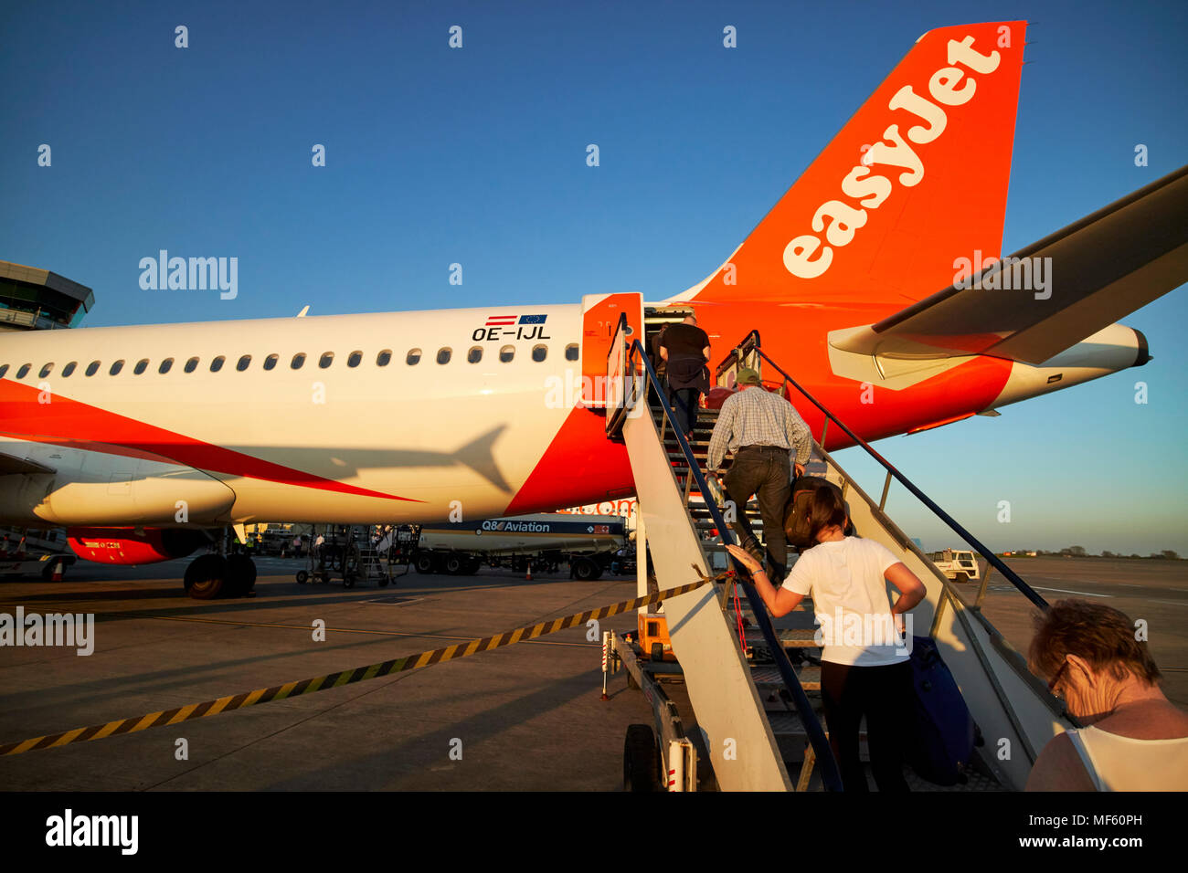 Schritte zum flugzeug -Fotos und -Bildmaterial in hoher Auflösung – Alamy