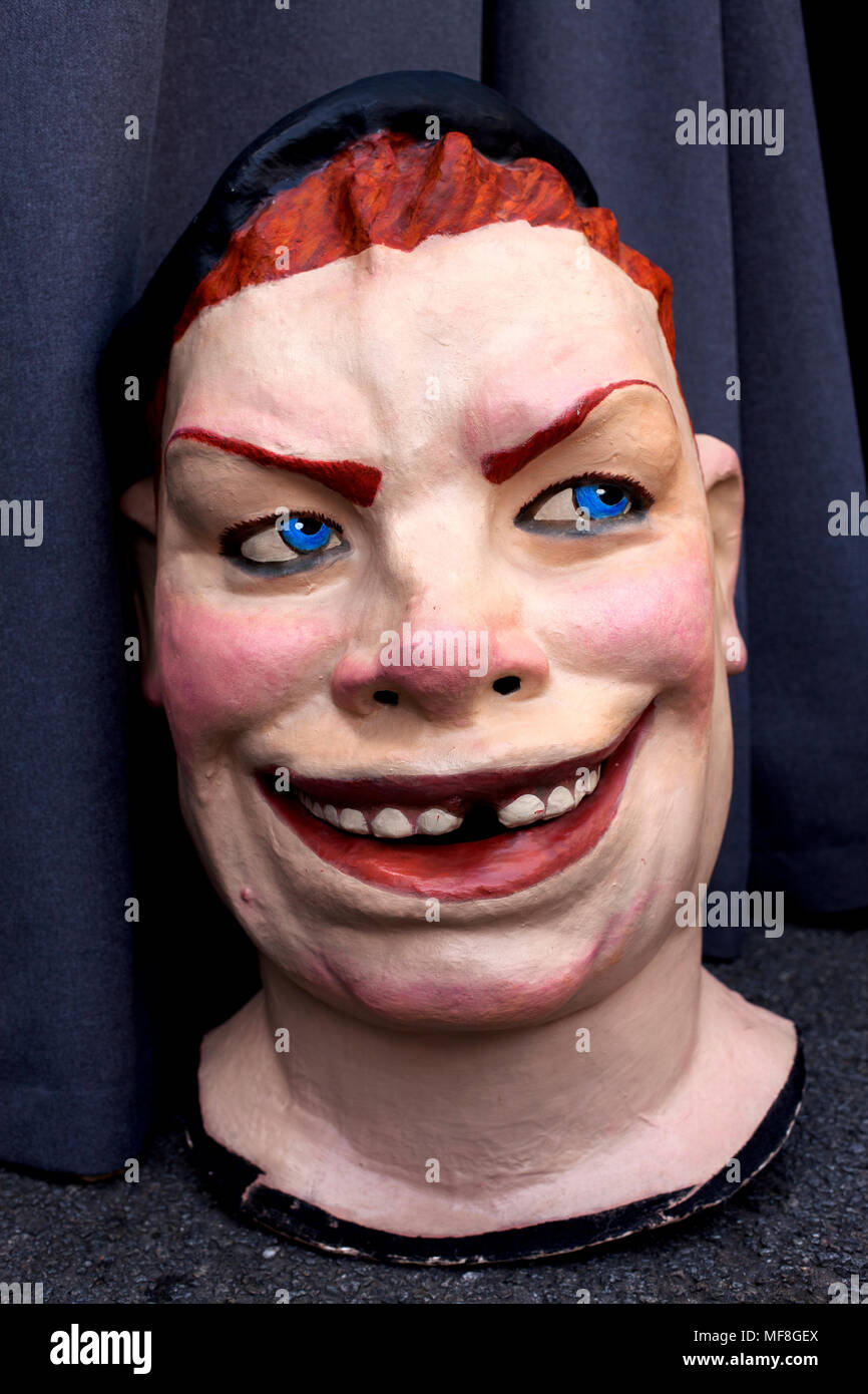 Head paper mache -Fotos und -Bildmaterial in hoher Auflösung – Alamy