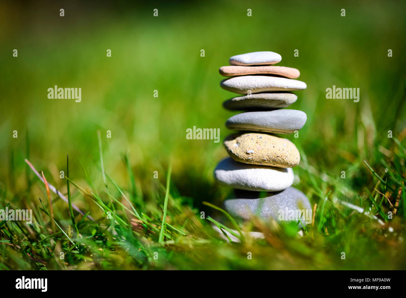 Gestapelte Steine, Harmonie, Balance Stockfotografie - Alamy