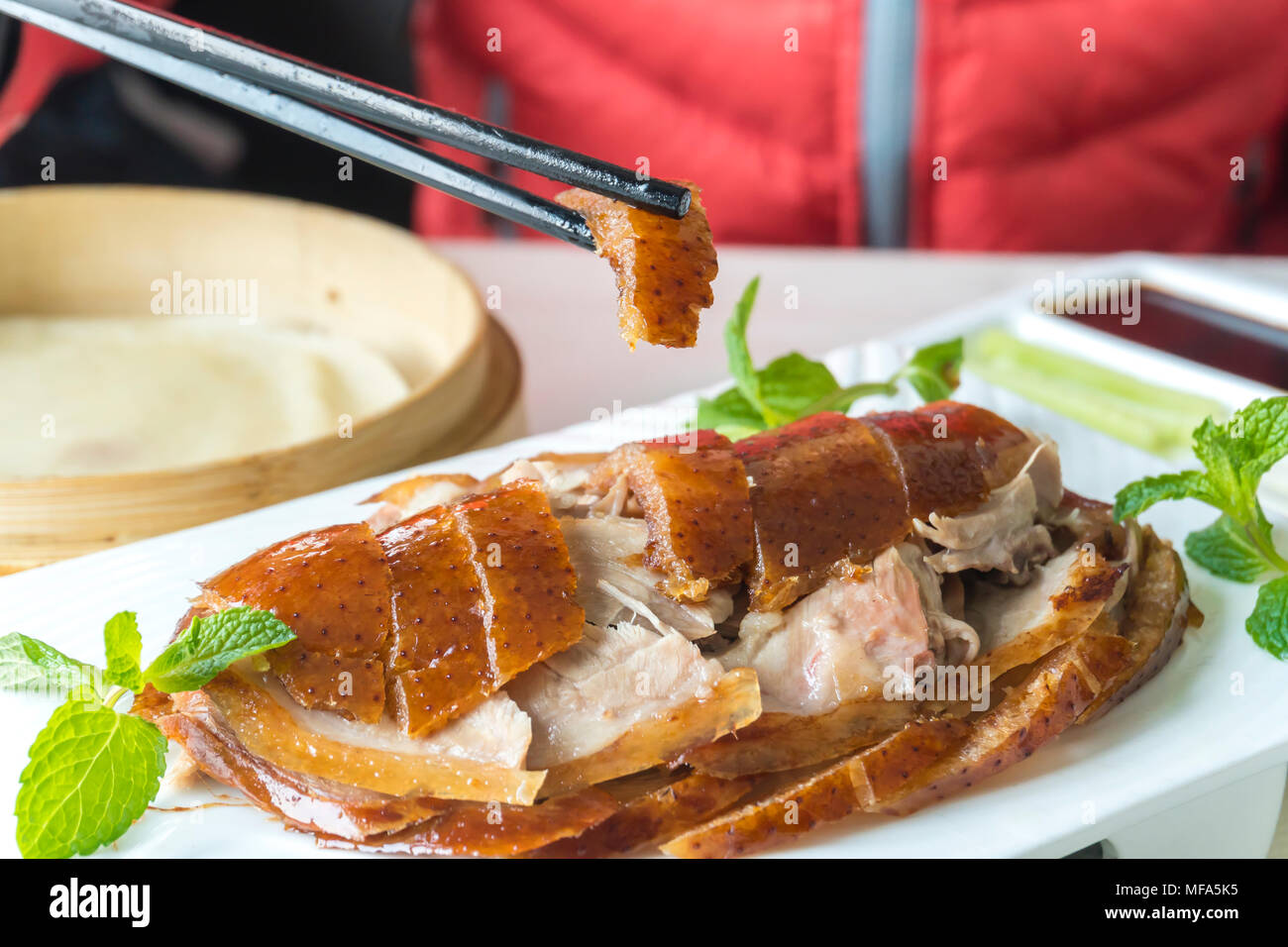 Peking duck -Fotos und -Bildmaterial in hoher Auflösung – Alamy