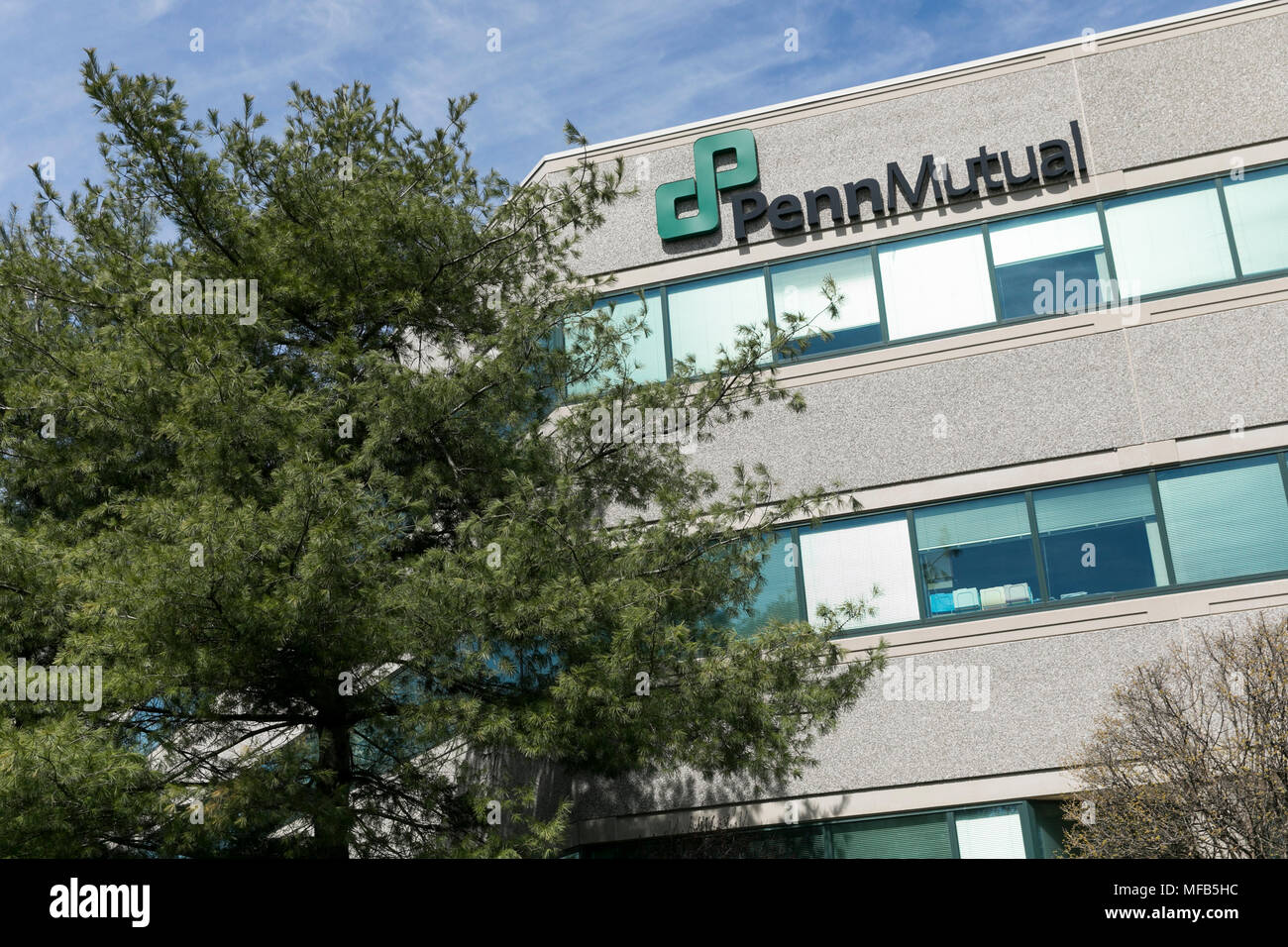 Ein logo Zeichen außerhalb des Hauptquartiers der Penn Mutual Life ...