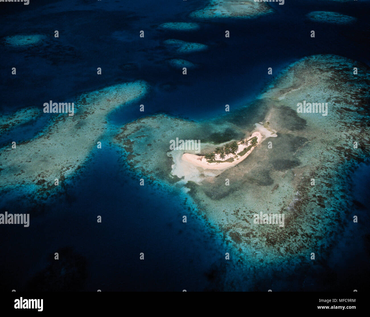 Aerial view belize coral reefs -Fotos und -Bildmaterial in hoher ...