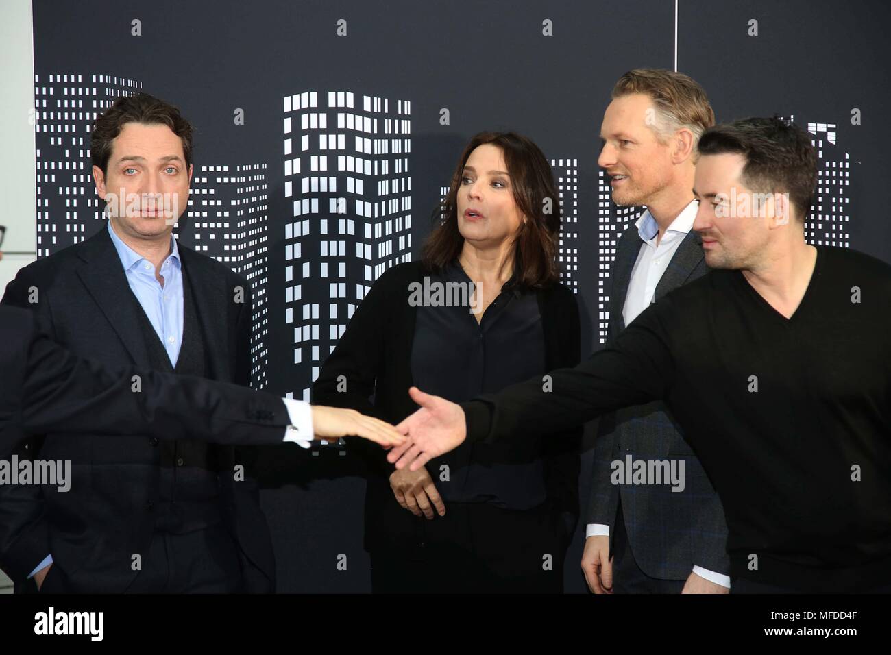 Hamburg, Deutschland. 16 Jan, 2018. Marc Limpach, Desiree Nosbusch ...