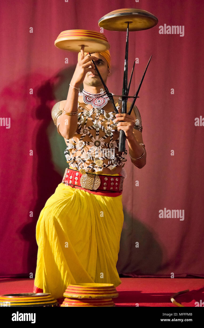 Sri lanka trommeln -Fotos und -Bildmaterial in hoher Auflösung – Alamy