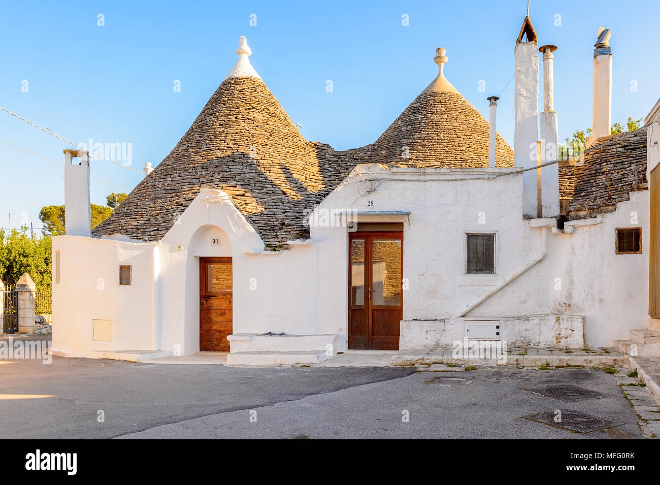 Typischen Trulli von Alberobello, einer kleinen Stadt in Apulien ...