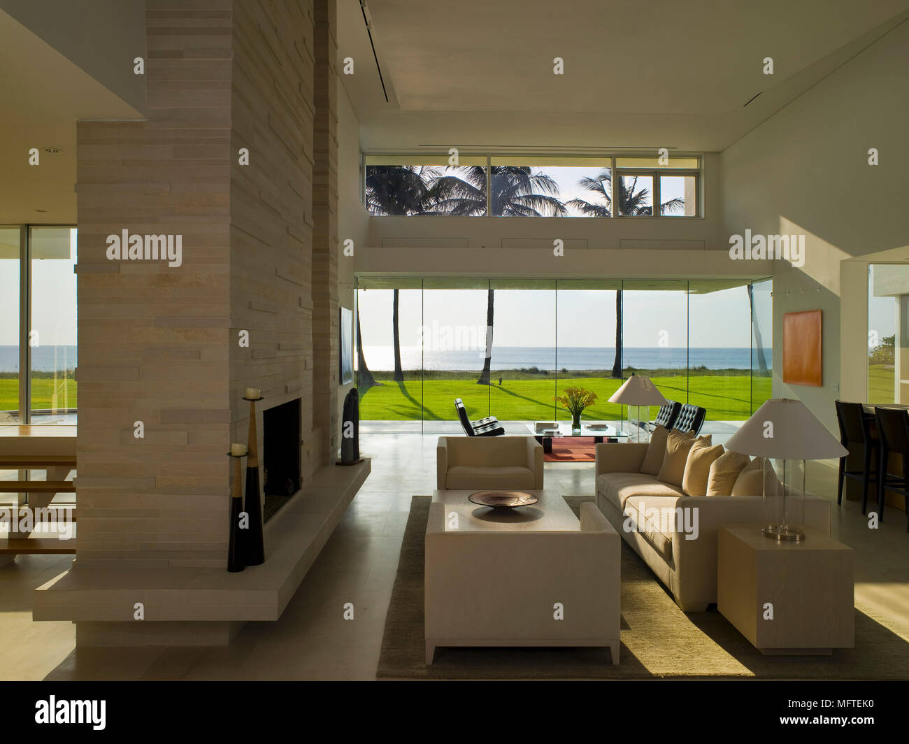 Offenes horizontales bild des wohnzimmers -Fotos und -Bildmaterial in hoher Auflösung – Alamy